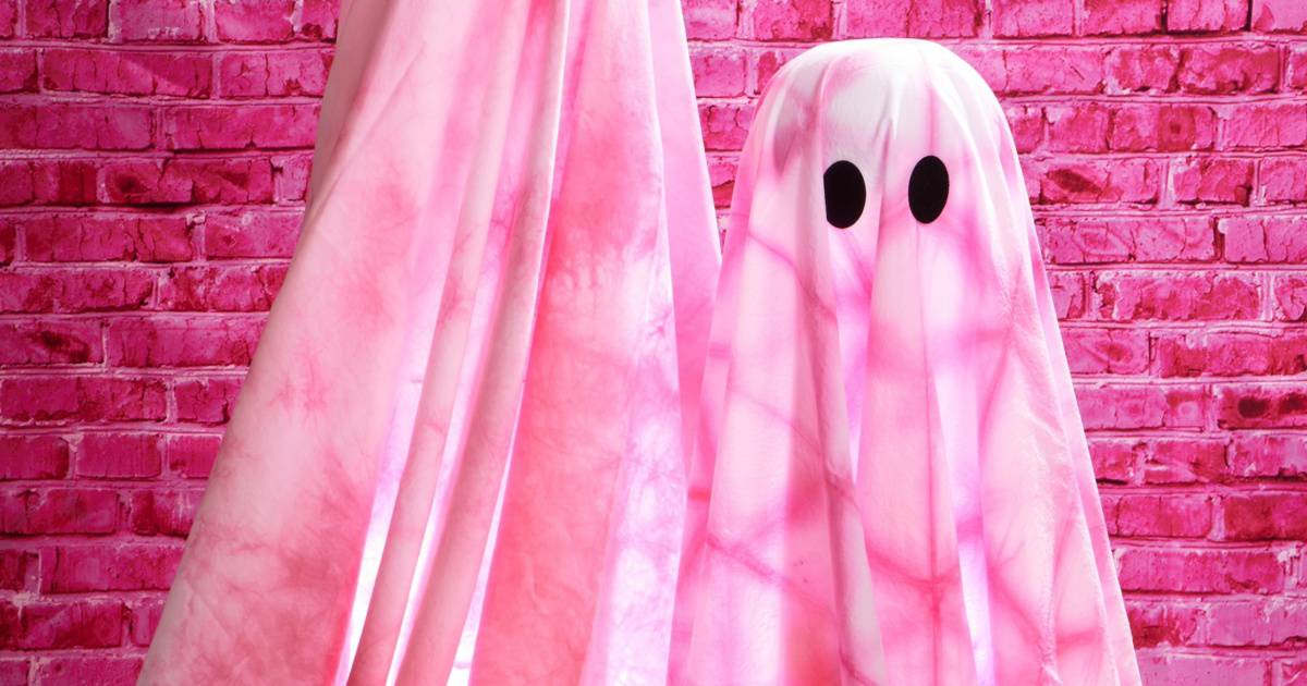 Pretty in Pink Standing Ghosts – Rit Dye