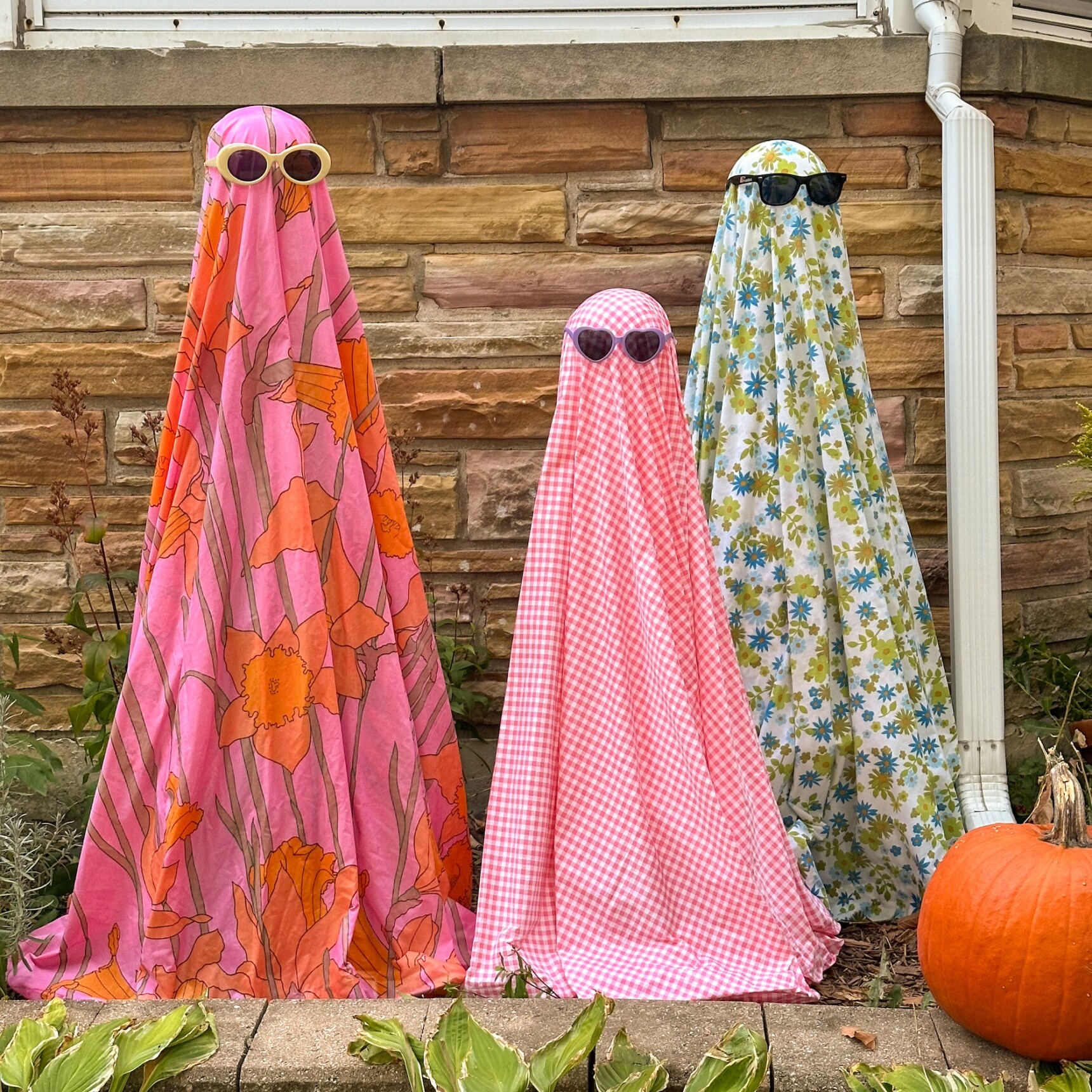 Vintage Sheet Ghost Decor – Rit Dye